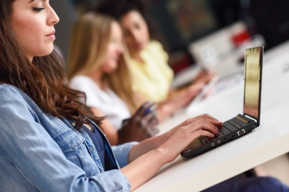 Cinco razones por las que estudiar FP a distancia en 2024