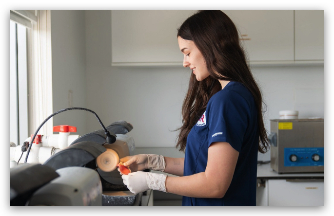 Descubre qué es un beso de esquimal y cómo se practica